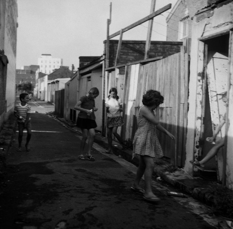 Colin Abbott : Waiting Under Southern Skies • La Nouvelle Chambre Claire